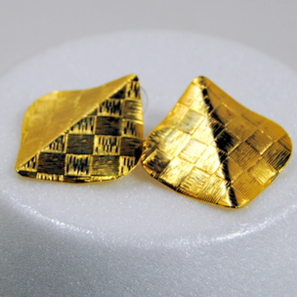 Jewelry | Earrings Gold Cross Hatch Design Post Metal | Poshmark